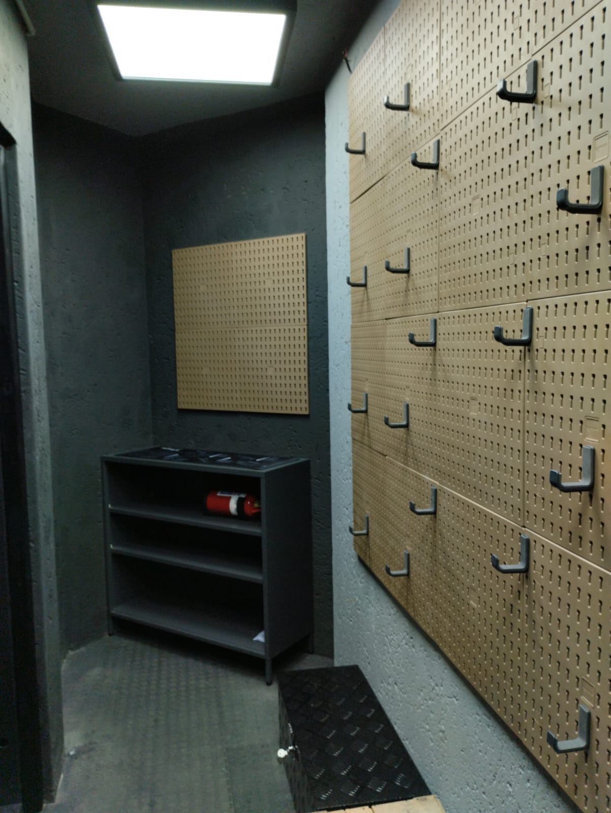 Custom Armouries – Paladin-Armoury